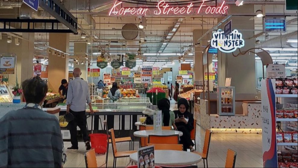 Korean Street Food Transmart Kokas Bikin Pengunjung Jatuh Hati