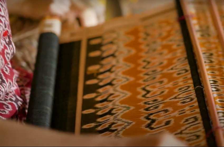 Fakta tentang Kain Tenun Ikat Dayak Sintang
