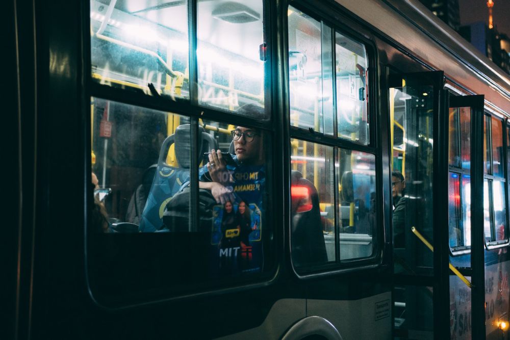 5 Manfaat Naik Bus Sebagai Transportasi Umum, Pas Jadi Pilihan!