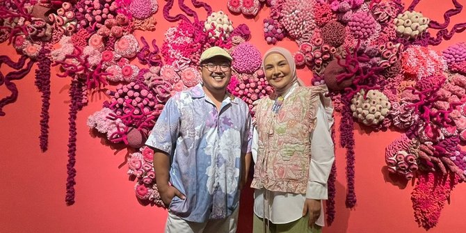 Kolaborasi Ria Miranda dengan Seniman Mulyana di "Seanergy" Jakarta