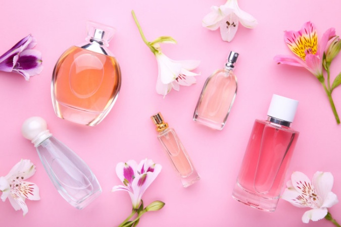 DIY: Membuat Botol Parfum Bekas Menjadi Interior Rumah